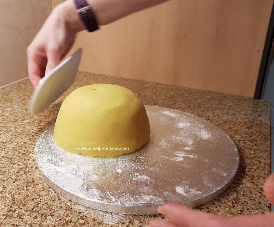 Marzipan Colours, Differences and Advice when using it. | Help Me Bake