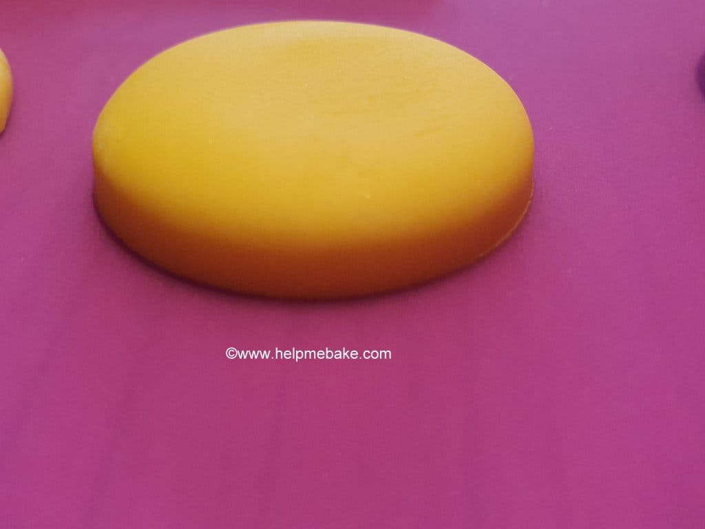 How to make smooth rounded edges with icing fondant. | Help Me Bake